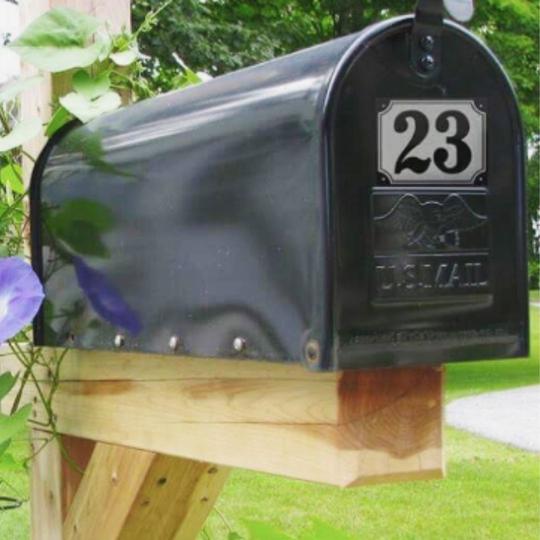 White house numbers are the protagonist of the Highlander Collection ...